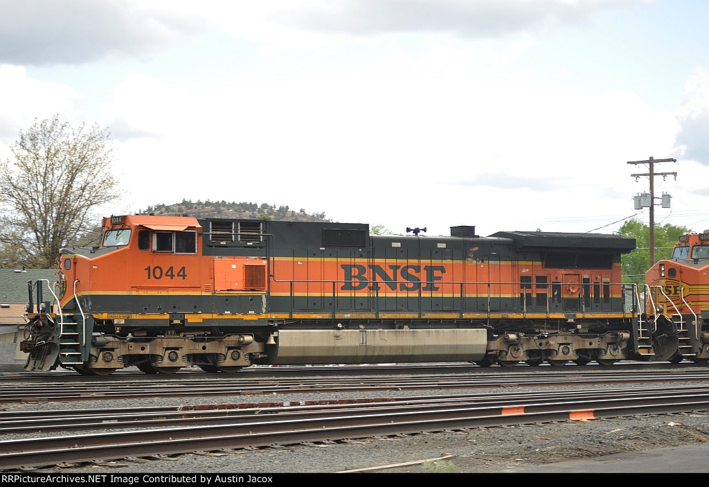 BNSF 1044